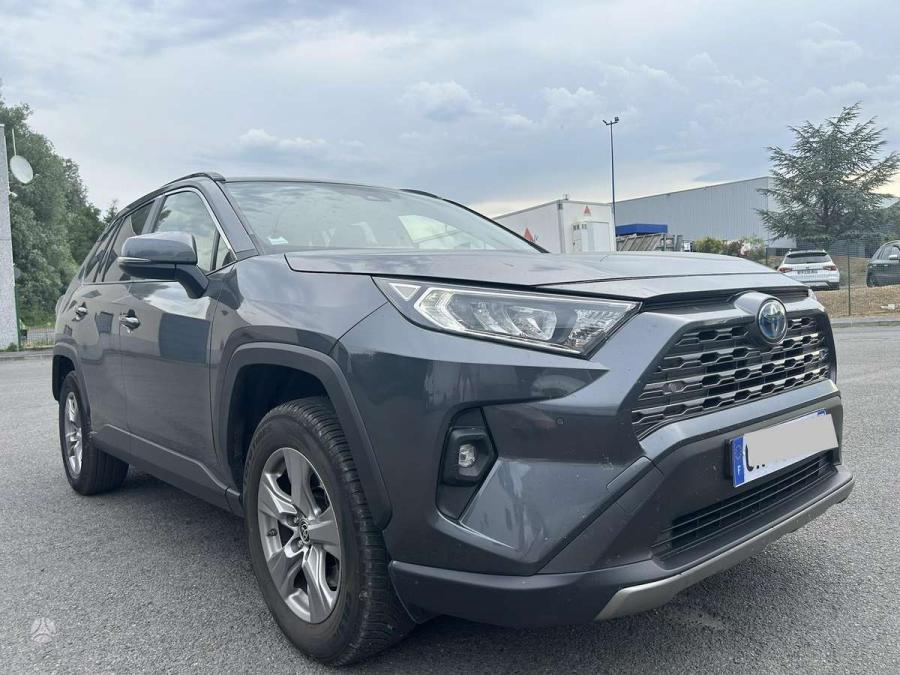 Toyota RAV4 2022 in Taurage, with an engine capacity of 2.49 L and mileage of 312 thousand km for 17800 €, photo 3 on AUTOMOTO.COM.LV