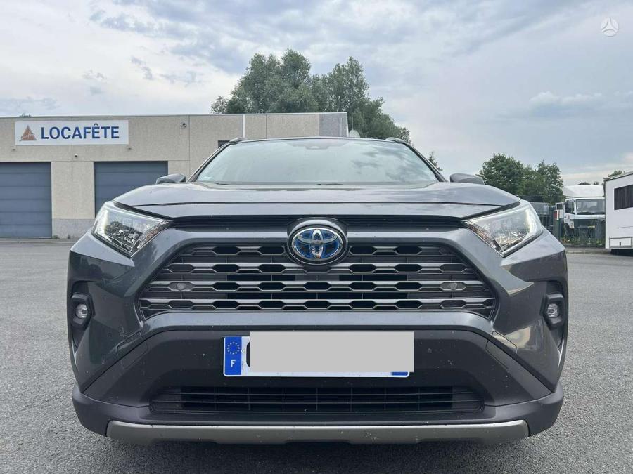 Toyota RAV4 2022 in Taurage, with an engine capacity of 2.49 L and mileage of 312 thousand km for 17800 €, photo 4 on AUTOMOTO.COM.LV