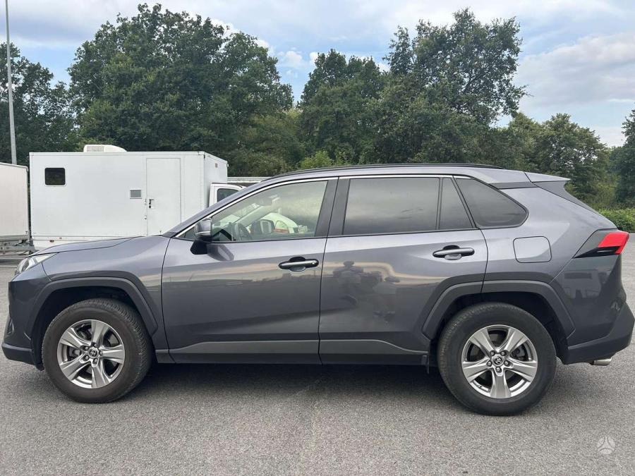 Toyota RAV4 2022 in Taurage, with an engine capacity of 2.49 L and mileage of 312 thousand km for 17800 €, photo 8 on AUTOMOTO.COM.LV