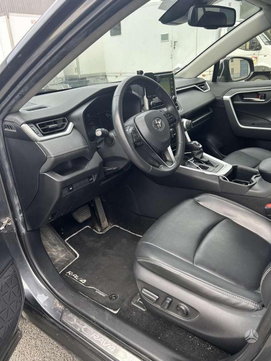 Toyota RAV4 2022 in Taurage, with an engine capacity of 2.49 L and mileage of 312 thousand km for 17800 €, photo 12 on AUTOMOTO.COM.LV