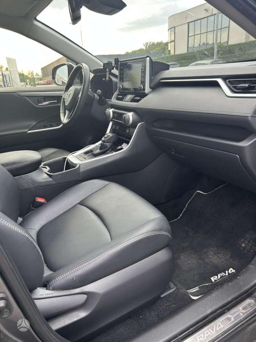 Toyota RAV4 2022 in Taurage, with an engine capacity of 2.49 L and mileage of 312 thousand km for 17800 €, photo 13 on AUTOMOTO.COM.LV