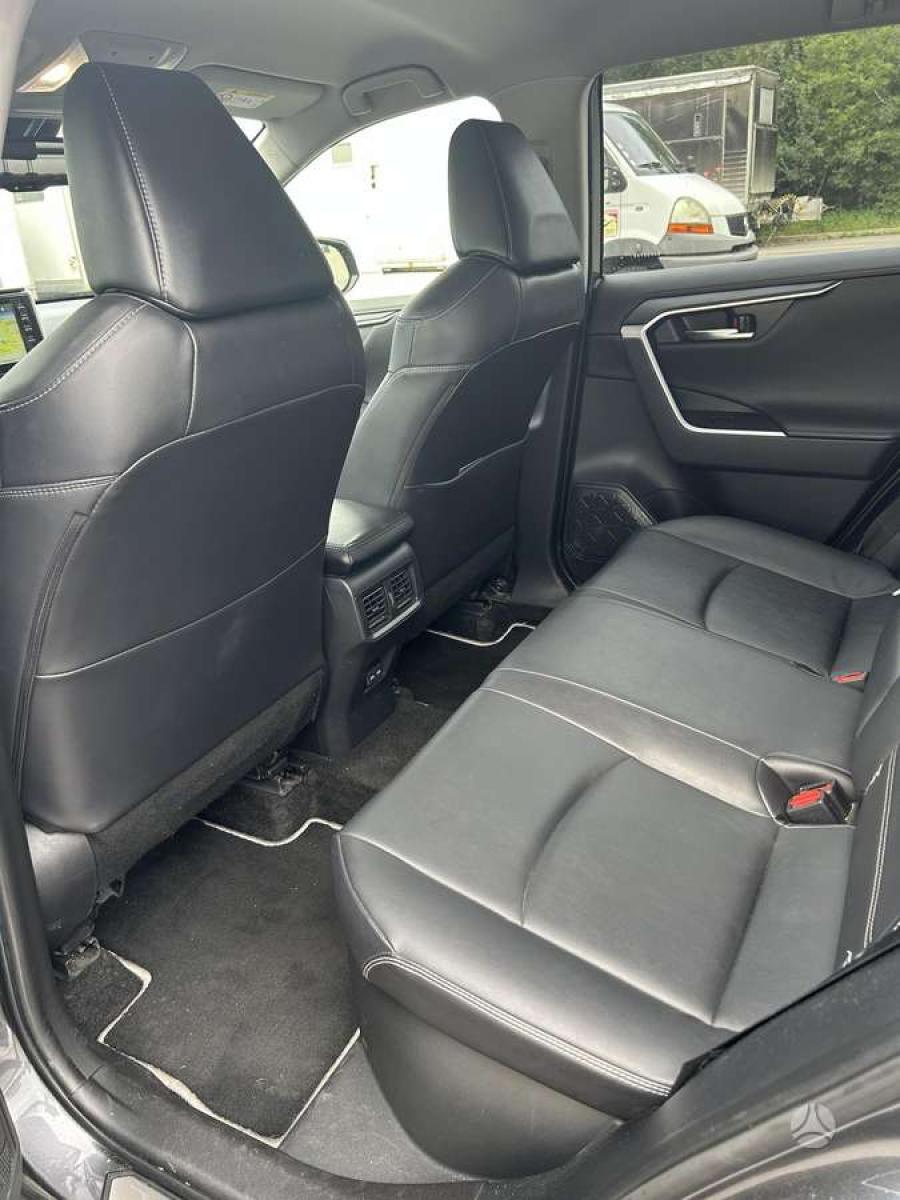 Toyota RAV4 2022 in Taurage, with an engine capacity of 2.49 L and mileage of 312 thousand km for 17800 €, photo 14 on AUTOMOTO.COM.LV