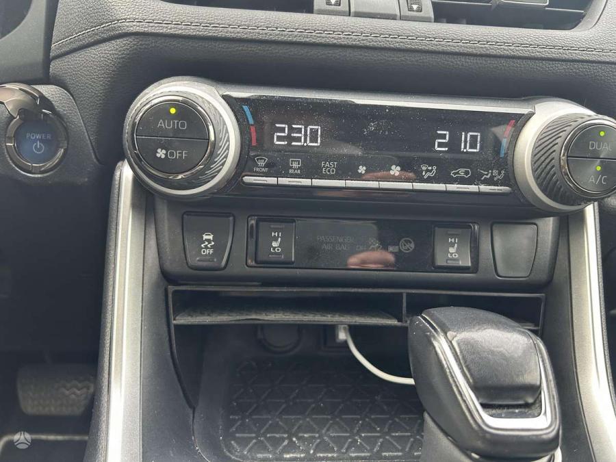 Toyota RAV4 2022 in Taurage, with an engine capacity of 2.49 L and mileage of 312 thousand km for 17800 €, photo 19 on AUTOMOTO.COM.LV