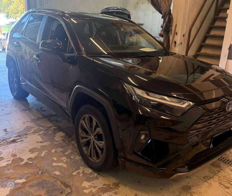 Toyota RAV4 2022 in Kaunas, with an engine capacity of 2.50 L and mileage of 300 thousand km for 19600 €, photo 5 on AUTOMOTO.COM.LV