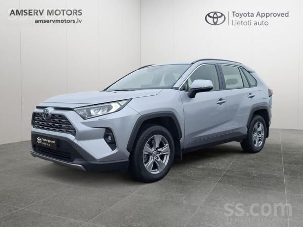 Toyota RAV4 2023 Rīga, ar dzinēja tilpumu 2.00 L un nobraukumu 30 tūkst. km par 27900 €, foto 1 vietnē AUTOMOTO.COM.LV