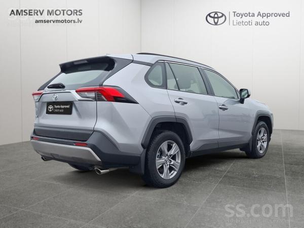 Toyota RAV4 2023 Rīga, ar dzinēja tilpumu 2.00 L un nobraukumu 30 tūkst. km par 27900 €, foto 2 vietnē AUTOMOTO.COM.LV