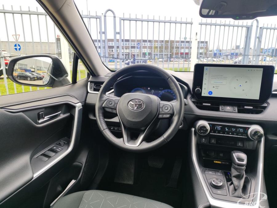 Toyota RAV4 2024 in Klaipeda, with an engine capacity of 2.49 L and mileage of 23 thousand km for 33900 €, photo 4 on AUTOMOTO.COM.LV