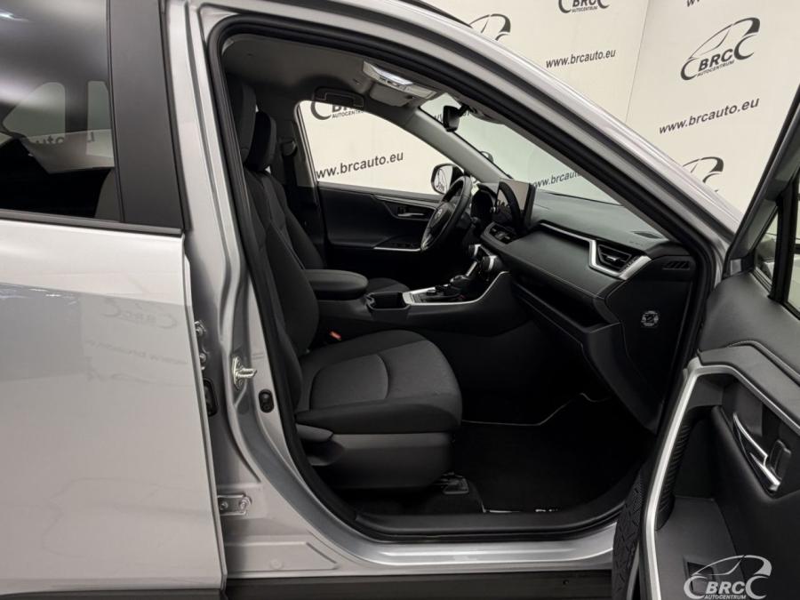 Toyota RAV4 2024 in Vilnius, with an engine capacity of 2.49 L and mileage of 23 thousand km for 30800 €, photo 5 on AUTOMOTO.COM.LV