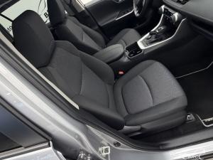 Toyota RAV4 2024 in Vilnius, with an engine capacity of 2.49 L and mileage of 23 thousand km for 30800 €, photo 6 on AUTOMOTO.COM.LV