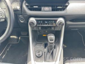 Toyota RAV4 2025 Liepāja, ar dzinēja tilpumu 2.50 L un nobraukumu 16 tūkst. km par 38900 €, foto 17 vietnē AUTOMOTO.COM.LV