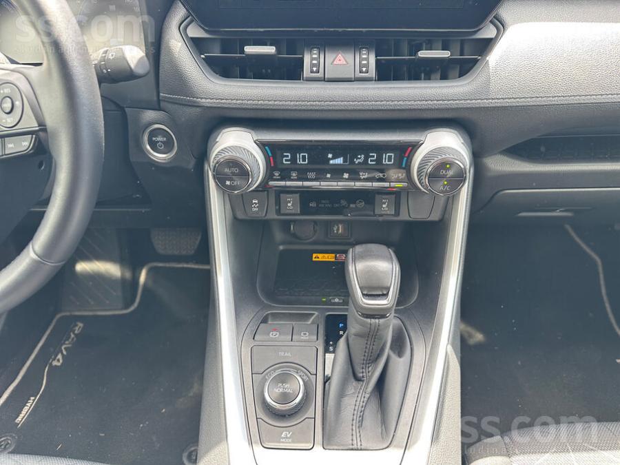 Toyota RAV4 2025 Liepāja, ar dzinēja tilpumu 2.50 L un nobraukumu 16 tūkst. km par 38900 €, foto 17 vietnē AUTOMOTO.COM.LV