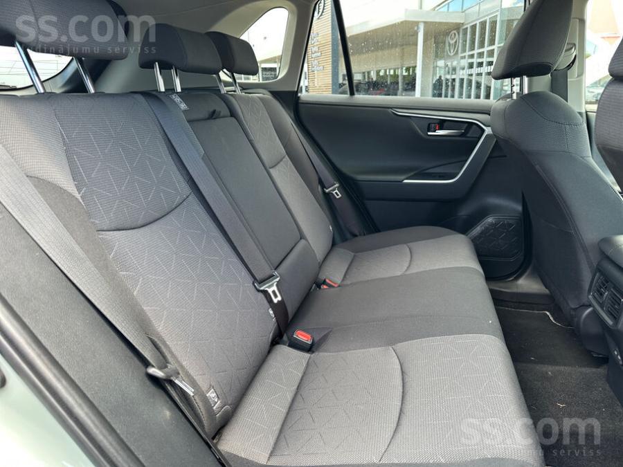 Toyota RAV4 2025 Liepāja, ar dzinēja tilpumu 2.50 L un nobraukumu 16 tūkst. km par 38900 €, foto 19 vietnē AUTOMOTO.COM.LV