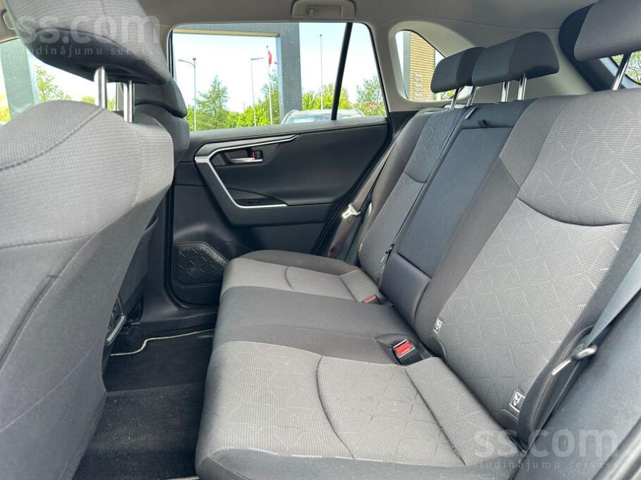 Toyota RAV4 2025 Liepāja, ar dzinēja tilpumu 2.50 L un nobraukumu 16 tūkst. km par 38900 €, foto 21 vietnē AUTOMOTO.COM.LV