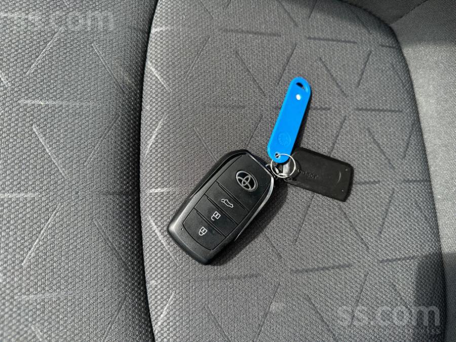 Toyota RAV4 2025 Liepāja, ar dzinēja tilpumu 2.50 L un nobraukumu 16 tūkst. km par 38900 €, foto 22 vietnē AUTOMOTO.COM.LV
