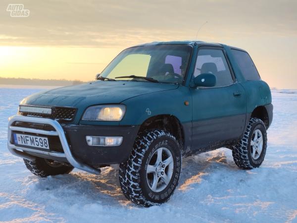 Zaļš Toyota RAV4 1999 Šilutė, ar dzinēja tilpumu 2.00 L un nobraukumu 307 tūkst. km par 3200 €, foto 3 vietnē AUTOMOTO.COM.LV