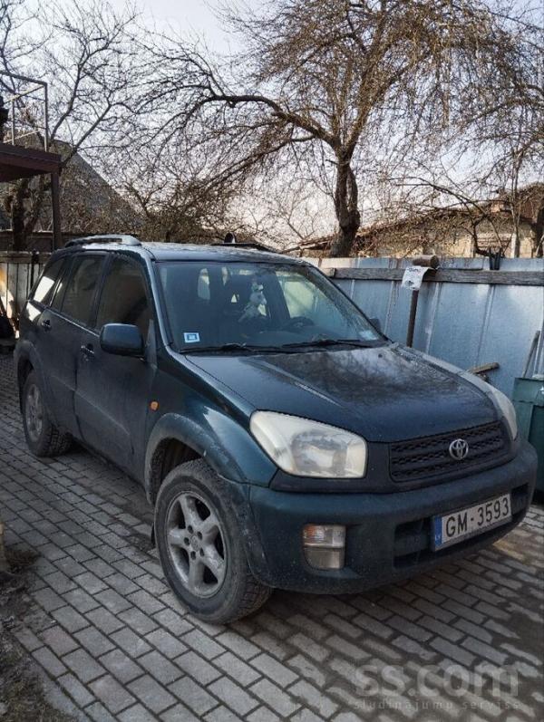 Green Toyota RAV4 2001 in Riga, with an engine capacity of 2.00 L and mileage of 430 thousand km for 8100 €, photo 1 on AUTOMOTO.COM.LV