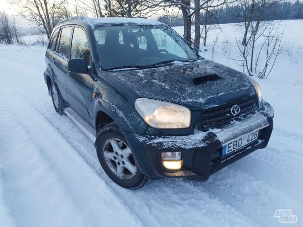 Zaļš Toyota RAV4 2003 Visaginas, ar dzinēja tilpumu 2.00 L un nobraukumu 266 tūkst. km par 2350 €, foto 4 vietnē AUTOMOTO.COM.LV