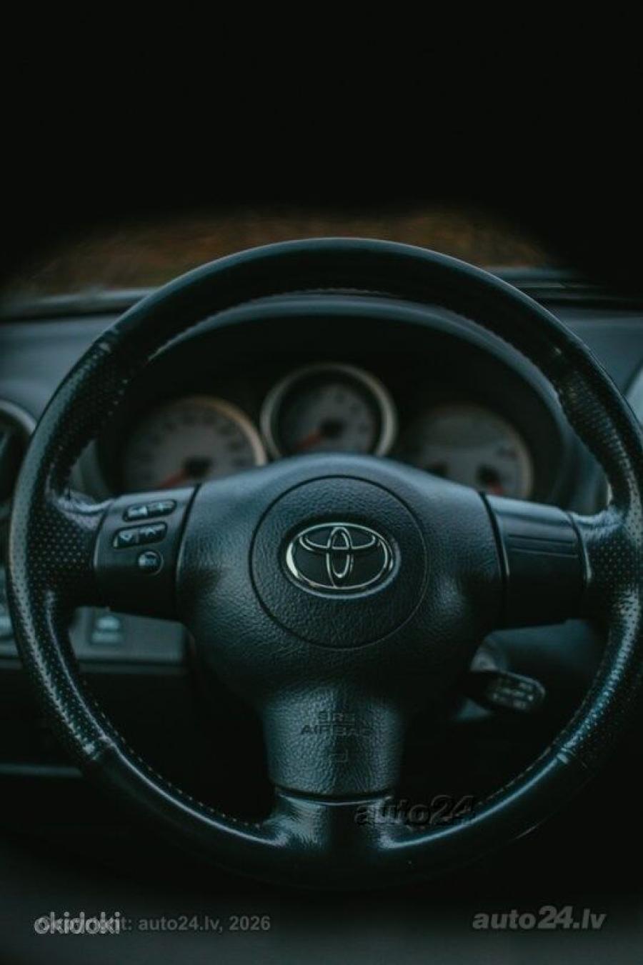 Zaļš Toyota RAV4 2004 Tallina, ar dzinēja tilpumu 2.00 L un nobraukumu 251 tūkst. km par 4900 €, foto 8 vietnē AUTOMOTO.COM.LV