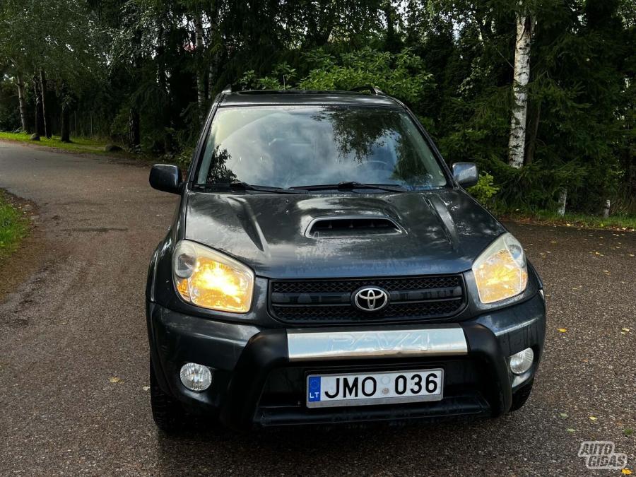 Zaļš Toyota RAV4 2005 Viļņa, ar dzinēja tilpumu 2.00 L un nobraukumu 250 tūkst. km par 3000 €, foto 1 vietnē AUTOMOTO.COM.LV