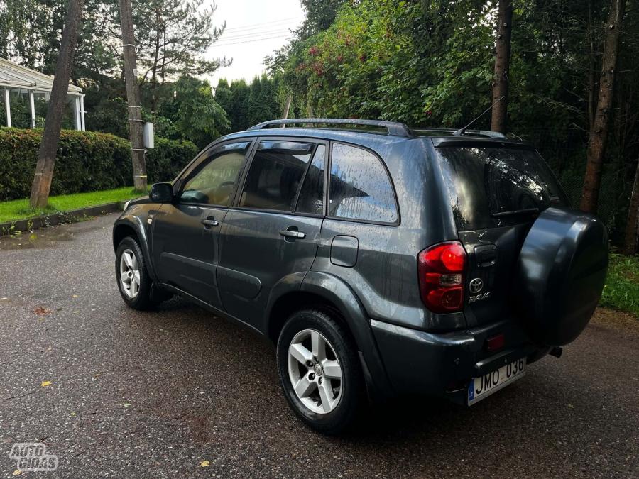 Zaļš Toyota RAV4 2005 Viļņa, ar dzinēja tilpumu 2.00 L un nobraukumu 250 tūkst. km par 3000 €, foto 3 vietnē AUTOMOTO.COM.LV