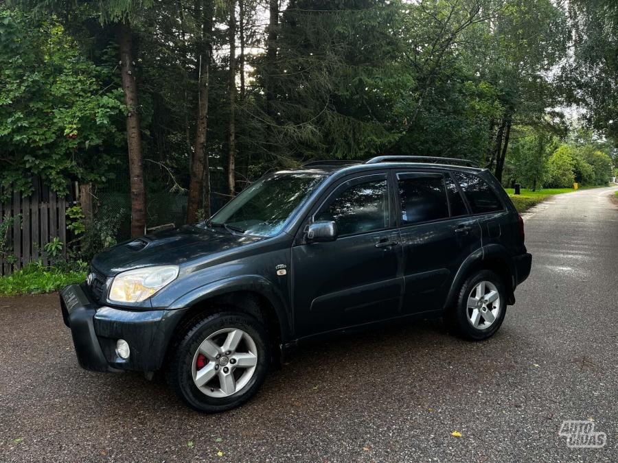 Zaļš Toyota RAV4 2005 Viļņa, ar dzinēja tilpumu 2.00 L un nobraukumu 250 tūkst. km par 3000 €, foto 5 vietnē AUTOMOTO.COM.LV
