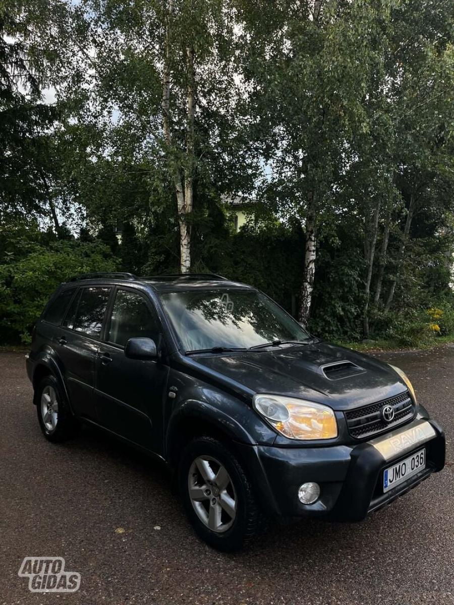 Zaļš Toyota RAV4 2005 Viļņa, ar dzinēja tilpumu 2.00 L un nobraukumu 250 tūkst. km par 3000 €, foto 6 vietnē AUTOMOTO.COM.LV