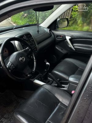 Zaļš Toyota RAV4 2005 Viļņa, ar dzinēja tilpumu 2.00 L un nobraukumu 250 tūkst. km par 3000 €, foto 11 vietnē AUTOMOTO.COM.LV