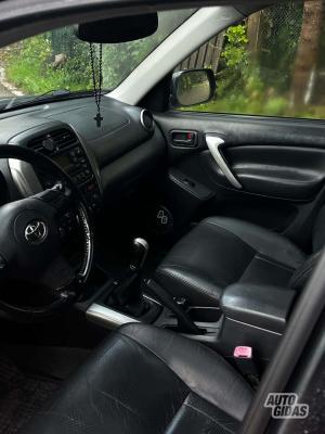 Zaļš Toyota RAV4 2005 Viļņa, ar dzinēja tilpumu 2.00 L un nobraukumu 250 tūkst. km par 3000 €, foto 12 vietnē AUTOMOTO.COM.LV