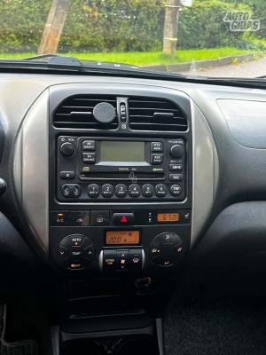 Zaļš Toyota RAV4 2005 Viļņa, ar dzinēja tilpumu 2.00 L un nobraukumu 250 tūkst. km par 3000 €, foto 13 vietnē AUTOMOTO.COM.LV