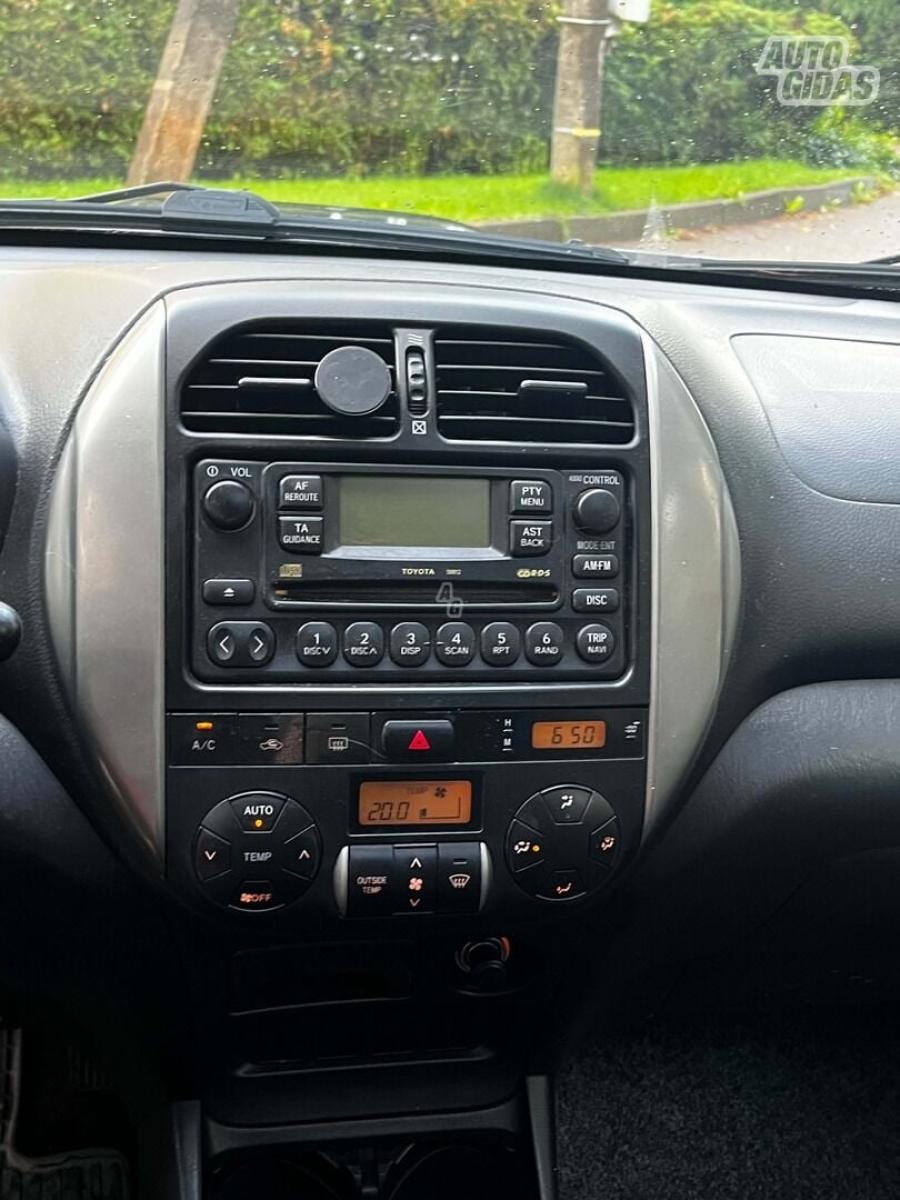 Zaļš Toyota RAV4 2005 Viļņa, ar dzinēja tilpumu 2.00 L un nobraukumu 250 tūkst. km par 3000 €, foto 13 vietnē AUTOMOTO.COM.LV