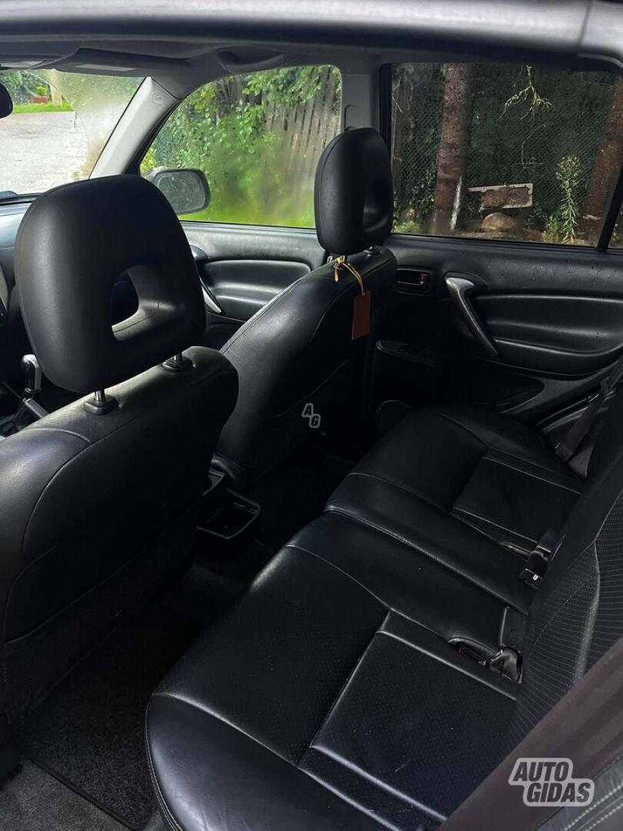 Zaļš Toyota RAV4 2005 Viļņa, ar dzinēja tilpumu 2.00 L un nobraukumu 250 tūkst. km par 3000 €, foto 14 vietnē AUTOMOTO.COM.LV