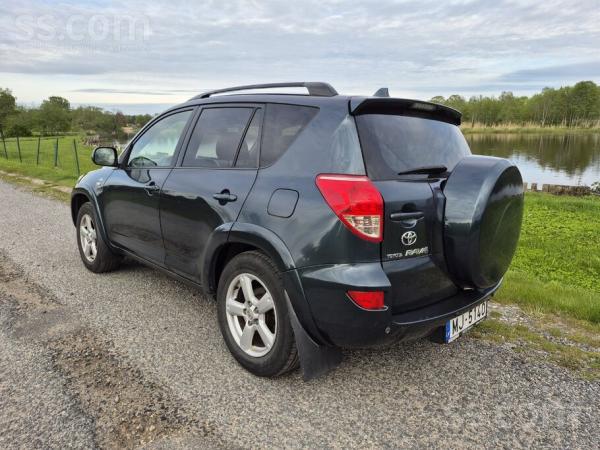 Green Toyota RAV4 2006 in Riga, with an engine capacity of 2.20 L and mileage of 472 thousand km for 2200 €, photo 2 on AUTOMOTO.COM.LV