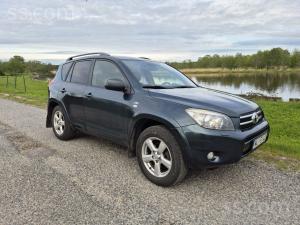 Green Toyota RAV4 2006 in Riga, with an engine capacity of 2.20 L and mileage of 472 thousand km for 2200 €, photo 7 on AUTOMOTO.COM.LV