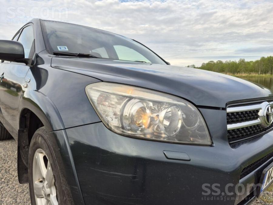 Green Toyota RAV4 2006 in Riga, with an engine capacity of 2.20 L and mileage of 472 thousand km for 2200 €, photo 9 on AUTOMOTO.COM.LV