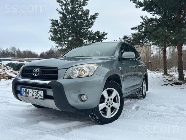 Green Toyota RAV4 2006 in Daugavpils, with an engine capacity of 2.00 L and mileage of 202 thousand km for 5950 €, photo 1 on AUTOMOTO.COM.LV