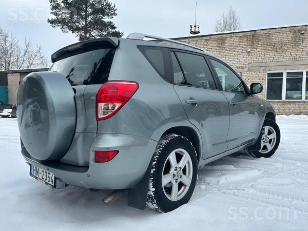Green Toyota RAV4 2006 in Daugavpils, with an engine capacity of 2.00 L and mileage of 202 thousand km for 5950 €, photo 2 on AUTOMOTO.COM.LV