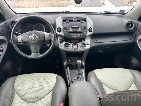 Green Toyota RAV4 2006 in Daugavpils, with an engine capacity of 2.00 L and mileage of 202 thousand km for 5950 €, photo 4 on AUTOMOTO.COM.LV