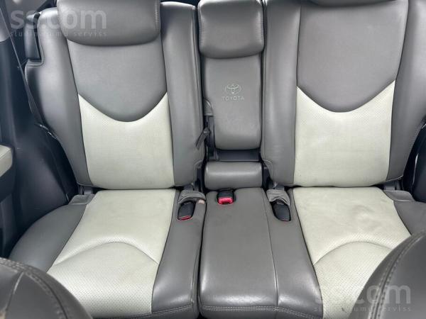 Green Toyota RAV4 2006 in Daugavpils, with an engine capacity of 2.00 L and mileage of 202 thousand km for 5950 €, photo 7 on AUTOMOTO.COM.LV