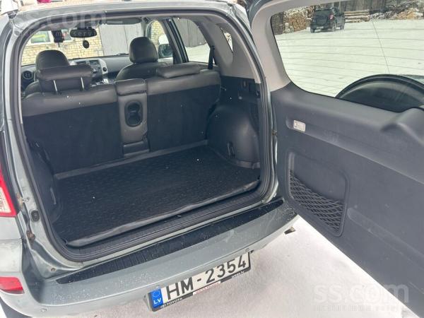 Green Toyota RAV4 2006 in Daugavpils, with an engine capacity of 2.00 L and mileage of 202 thousand km for 5950 €, photo 8 on AUTOMOTO.COM.LV