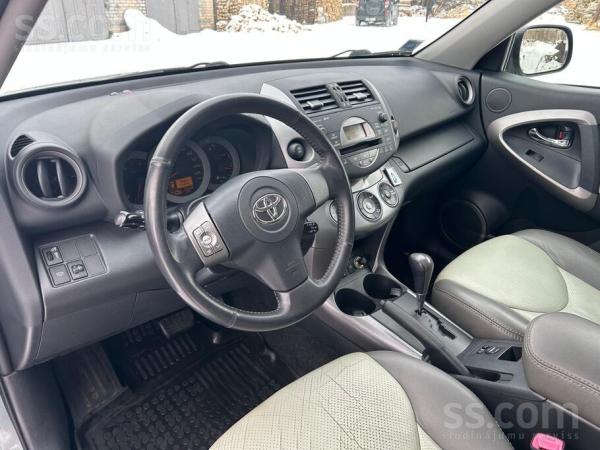 Green Toyota RAV4 2006 in Daugavpils, with an engine capacity of 2.00 L and mileage of 202 thousand km for 5950 €, photo 9 on AUTOMOTO.COM.LV