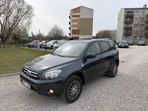 Zaļš Toyota RAV4 2006 Ventspils, ar dzinēja tilpumu 2.20 L un nobraukumu 292 tūkst. km par 2990 €, foto  vietnē AUTOMOTO.COM.LV
