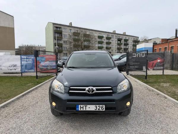 Green Toyota RAV4 2006 in Ventspils, with an engine capacity of 2.20 L and mileage of 292 thousand km for 2990 €, photo 2 on AUTOMOTO.COM.LV