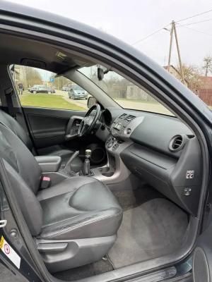 Zaļš Toyota RAV4 2006 Ventspils, ar dzinēja tilpumu 2.20 L un nobraukumu 292 tūkst. km par 2990 €, foto 13 vietnē AUTOMOTO.COM.LV