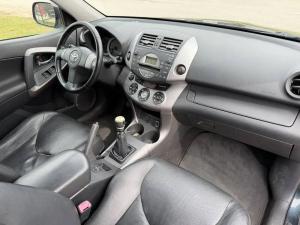 Zaļš Toyota RAV4 2006 Ventspils, ar dzinēja tilpumu 2.20 L un nobraukumu 292 tūkst. km par 2990 €, foto 14 vietnē AUTOMOTO.COM.LV