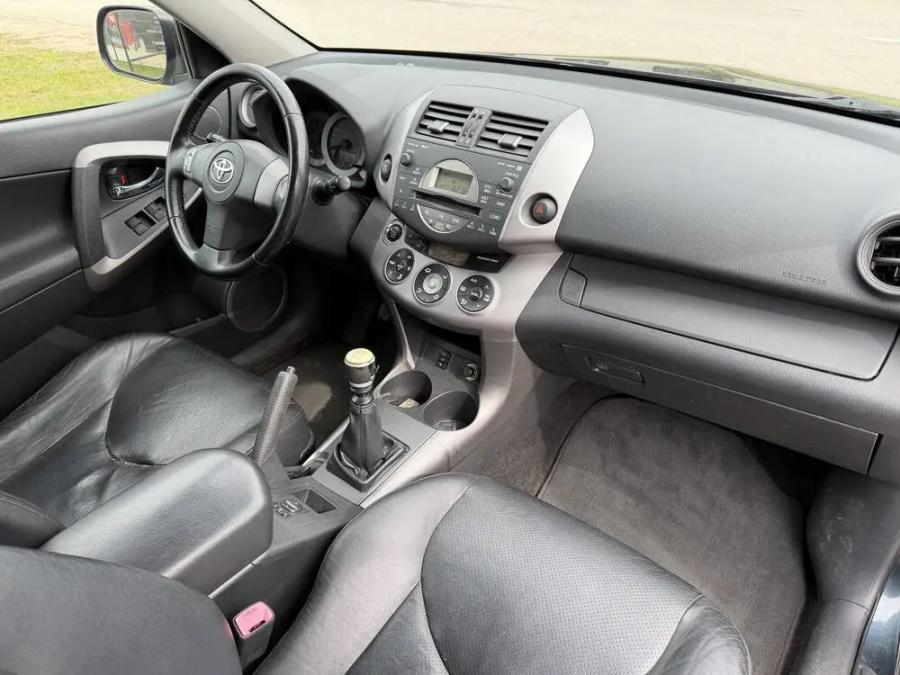 Zaļš Toyota RAV4 2006 Ventspils, ar dzinēja tilpumu 2.20 L un nobraukumu 292 tūkst. km par 2990 €, foto 14 vietnē AUTOMOTO.COM.LV