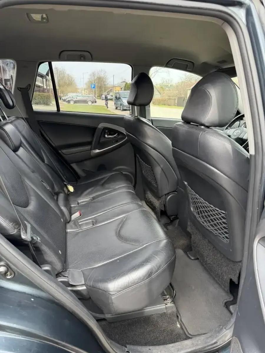 Zaļš Toyota RAV4 2006 Ventspils, ar dzinēja tilpumu 2.20 L un nobraukumu 292 tūkst. km par 2990 €, foto 15 vietnē AUTOMOTO.COM.LV