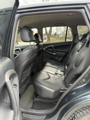 Zaļš Toyota RAV4 2006 Ventspils, ar dzinēja tilpumu 2.20 L un nobraukumu 292 tūkst. km par 2990 €, foto 16 vietnē AUTOMOTO.COM.LV