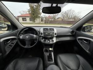 Zaļš Toyota RAV4 2006 Ventspils, ar dzinēja tilpumu 2.20 L un nobraukumu 292 tūkst. km par 2990 €, foto 17 vietnē AUTOMOTO.COM.LV