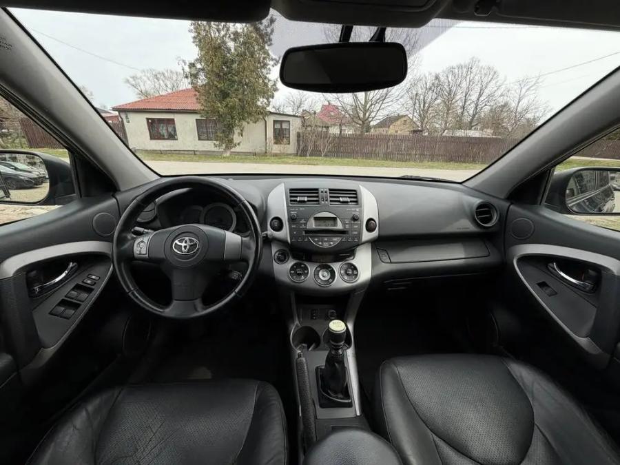 Zaļš Toyota RAV4 2006 Ventspils, ar dzinēja tilpumu 2.20 L un nobraukumu 292 tūkst. km par 2990 €, foto 17 vietnē AUTOMOTO.COM.LV
