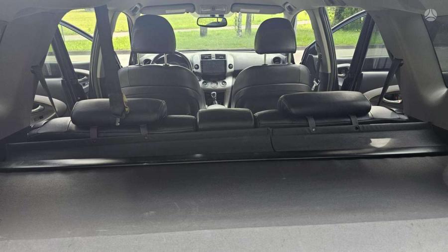Green Toyota RAV4 2006 in Visaginas, with an engine capacity of 2.23 L and mileage of 294 thousand km for 3999 €, photo 4 on AUTOMOTO.COM.LV